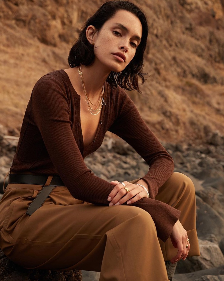 Picture of Zoe Barnard