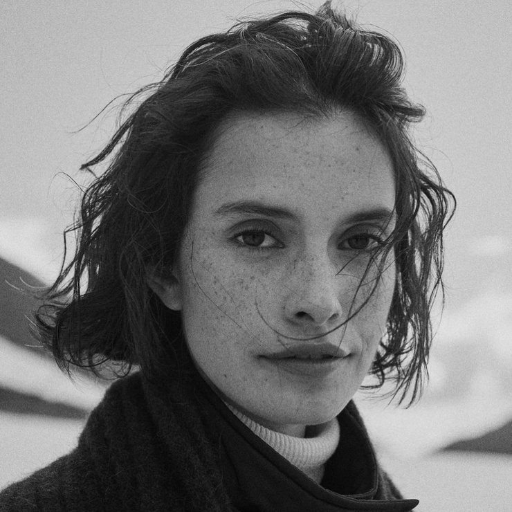 Image of Zoe Barnard