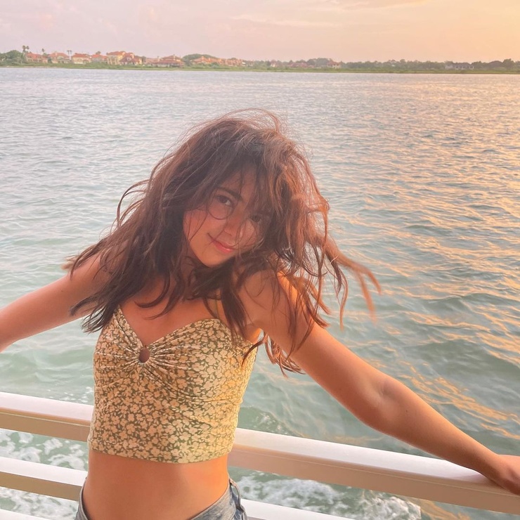 Picture of Bailey Sloan