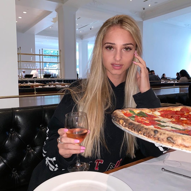 Picture of Alexa Adams (Model)