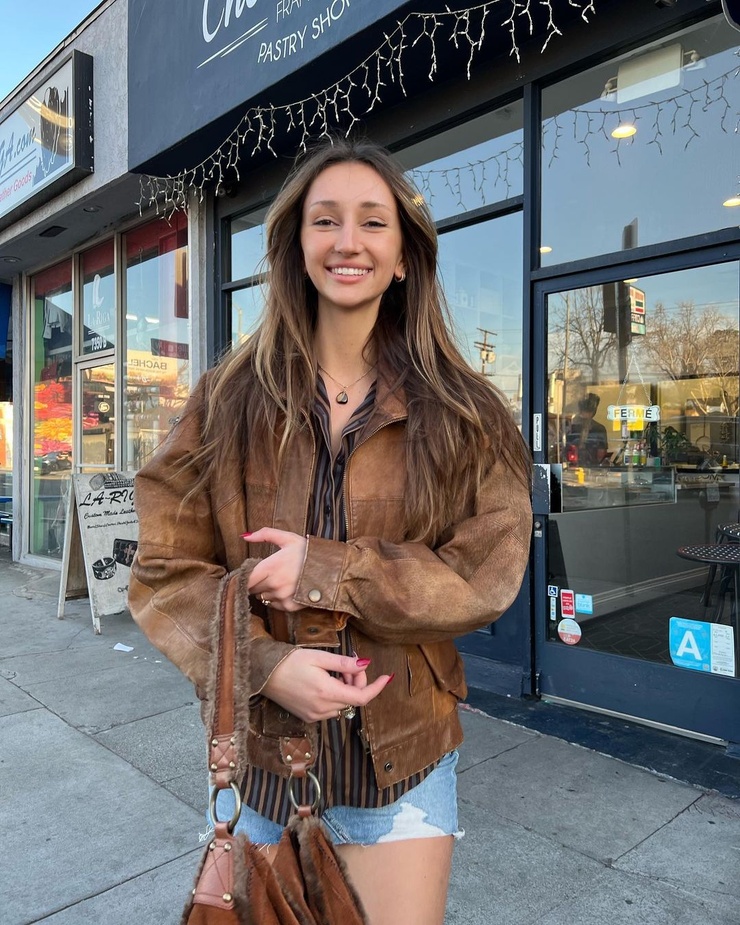 Deanna Davis II image