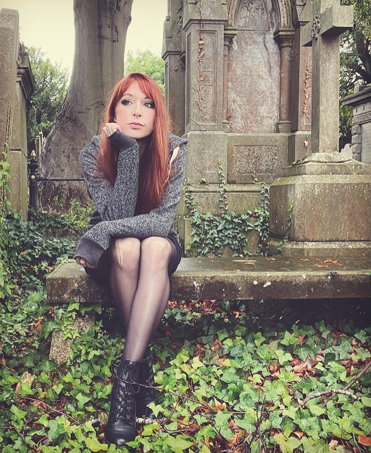 Lisa Foiles picture
