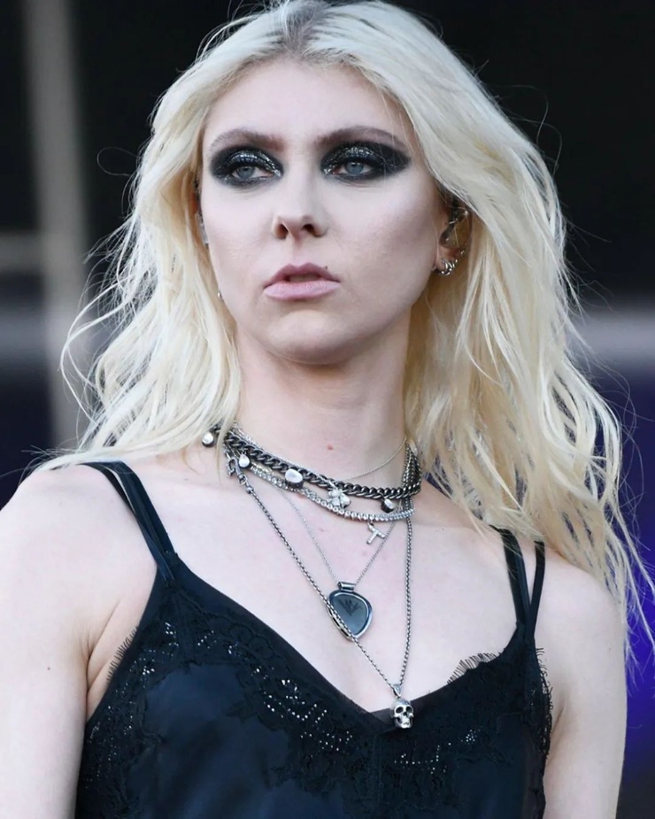Picture of Taylor Momsen