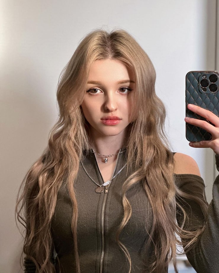 Elina Karimova image