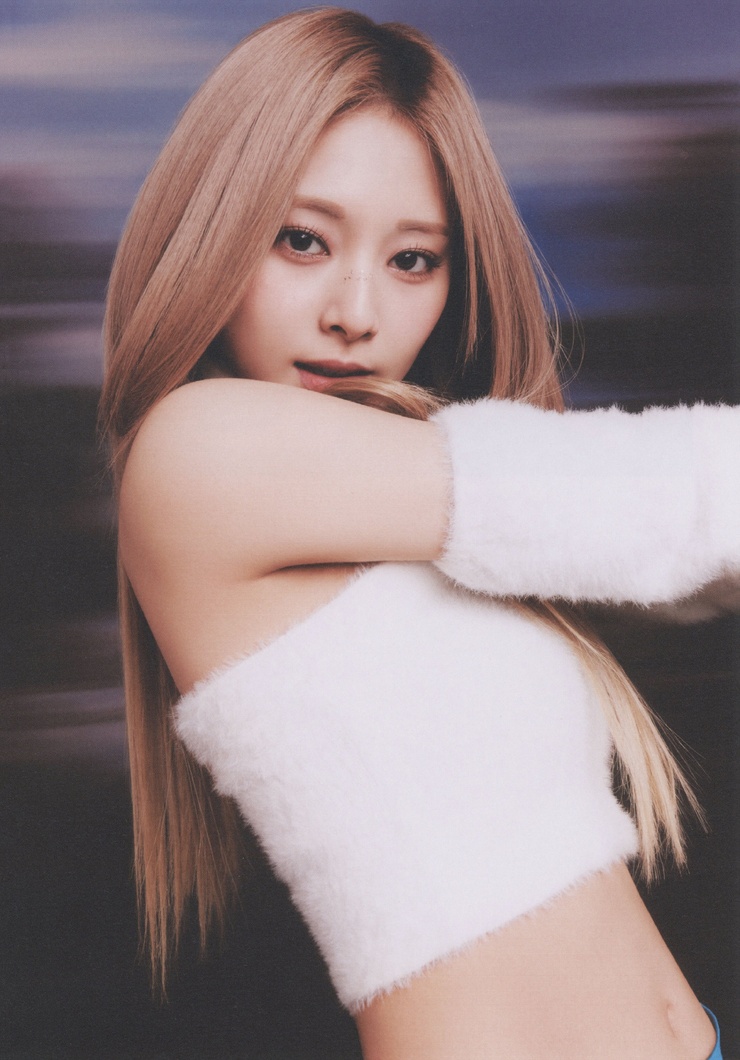 Picture of Chou Tzu-yu (Tzuyu)