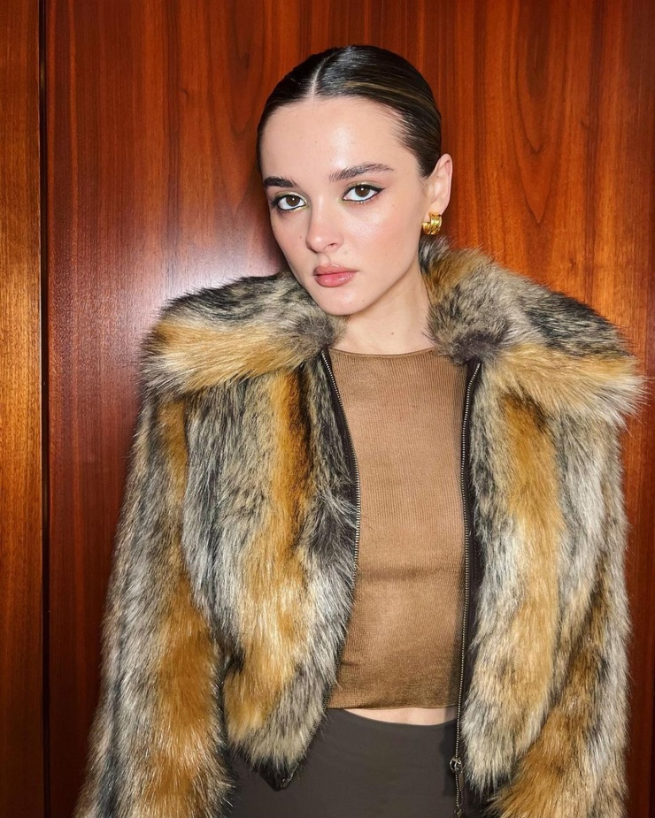 Charlotte Lawrence picture