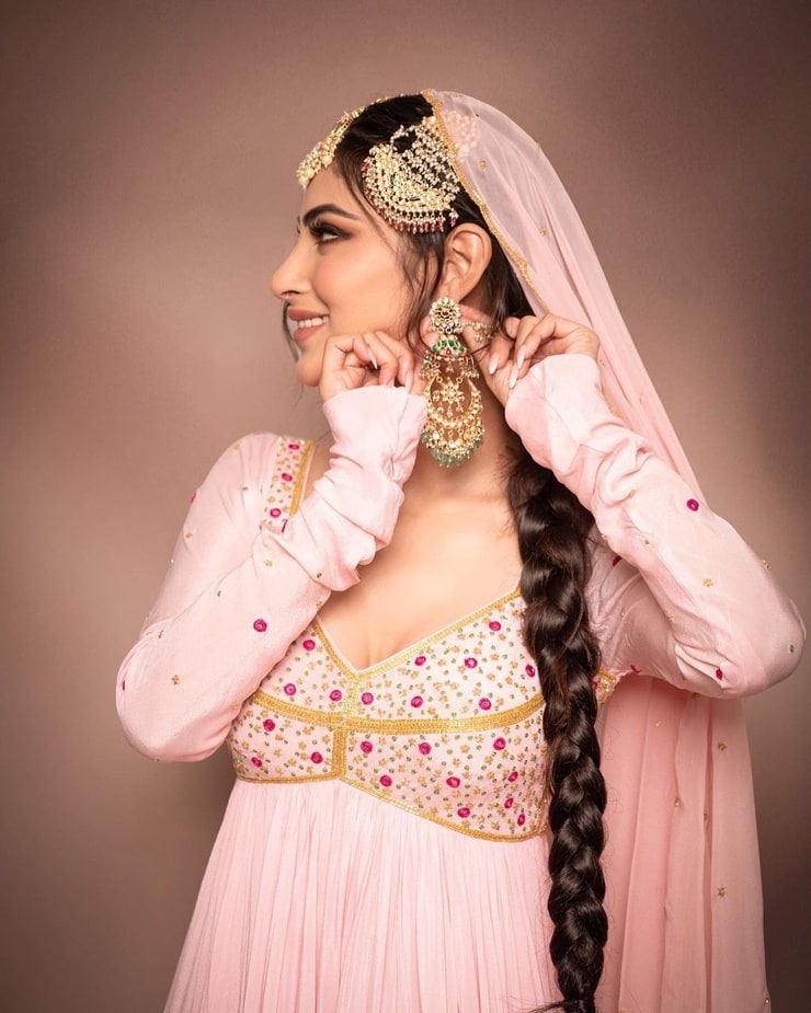 Picture of Mouni Roy