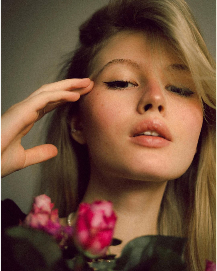 Picture of Luna (model)