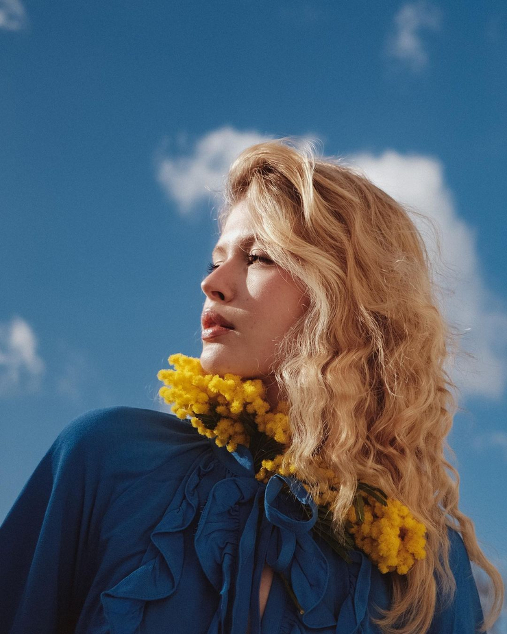 Picture of Luna (model)