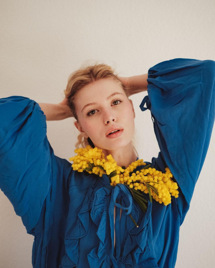 Picture of Luna (model)