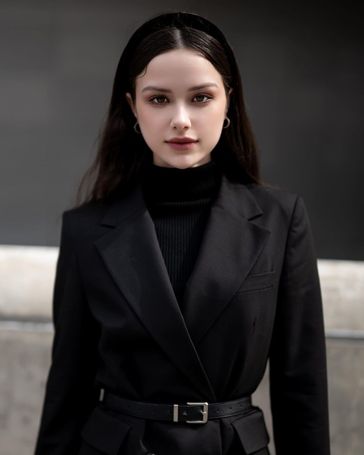 Picture of Lisa Rosh