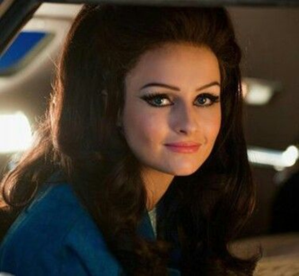 Picture of Priscilla Presley (Olivia DeJonge)