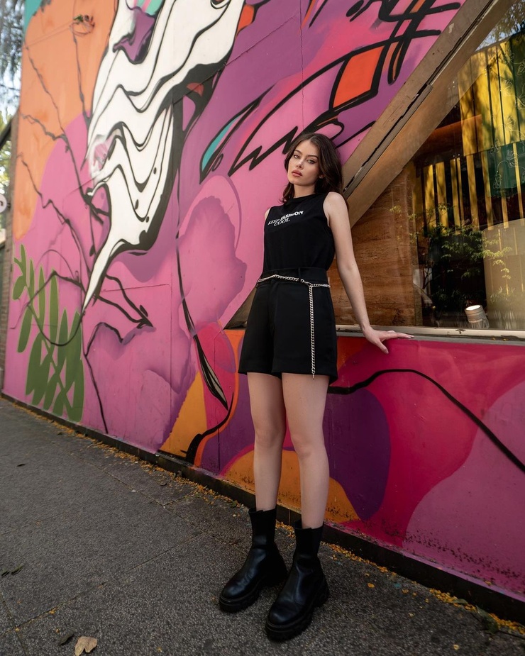 Image of Lara Wolf Model