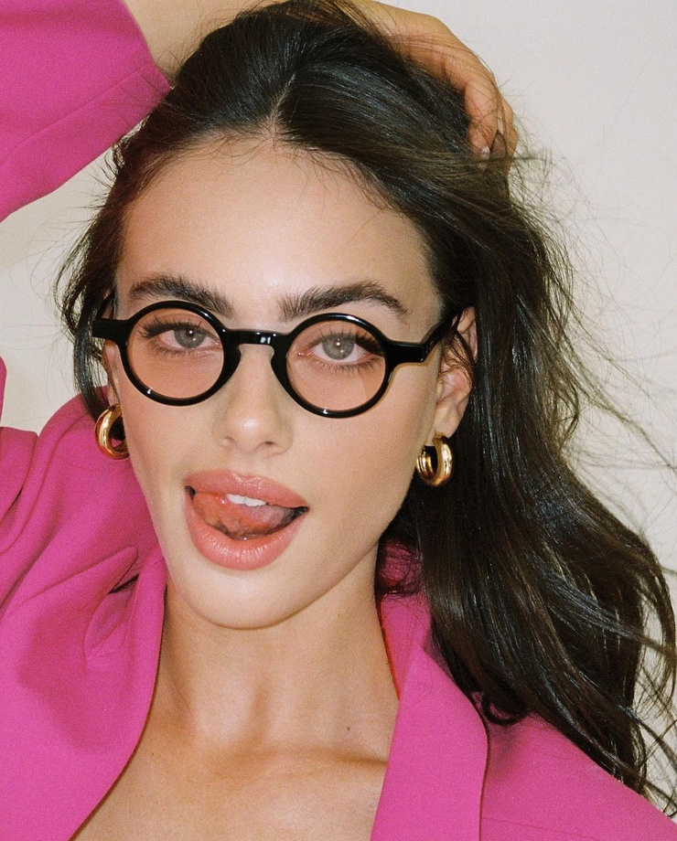 Picture of Yael Shelbia