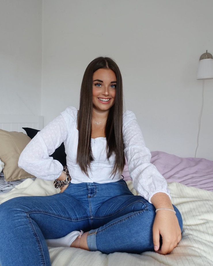 Gina Cristina image