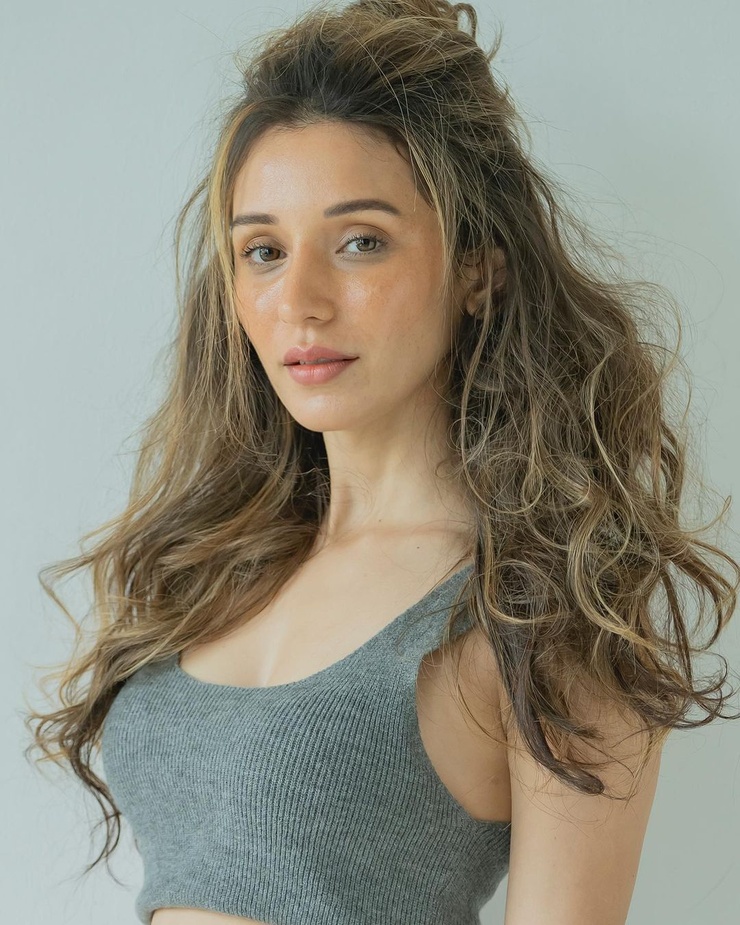 Heli Daruwala picture