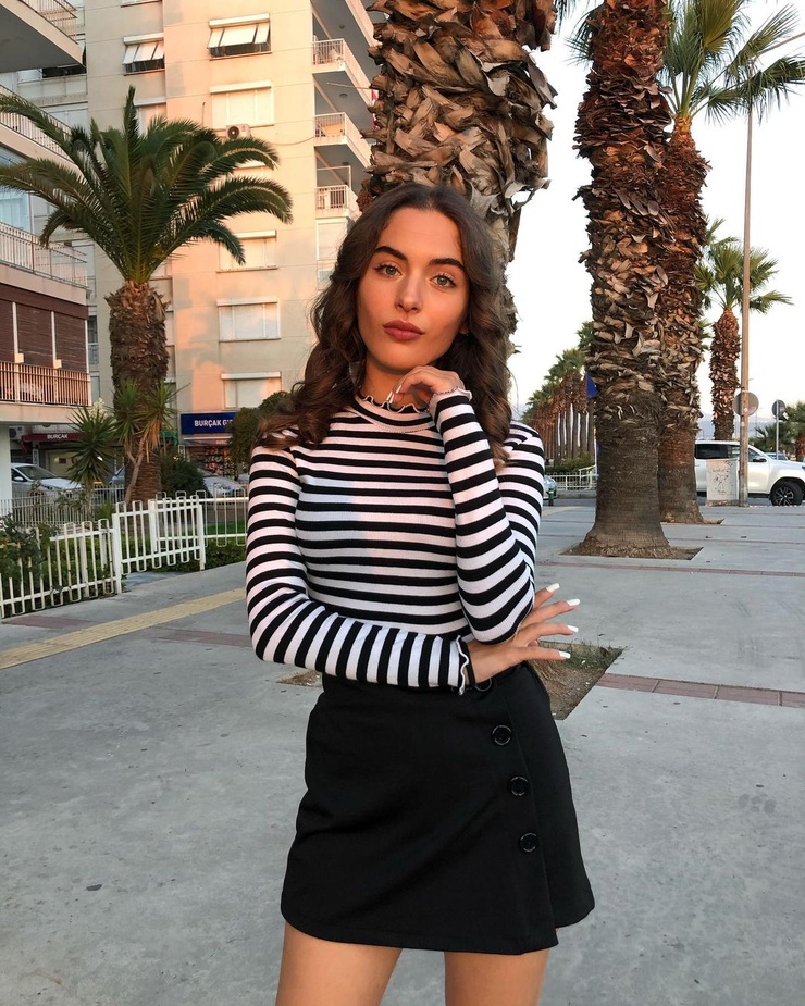 Çagla Simsek picture