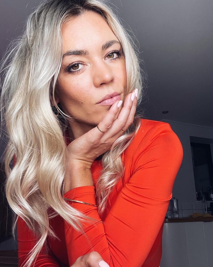 Danni Menzies picture