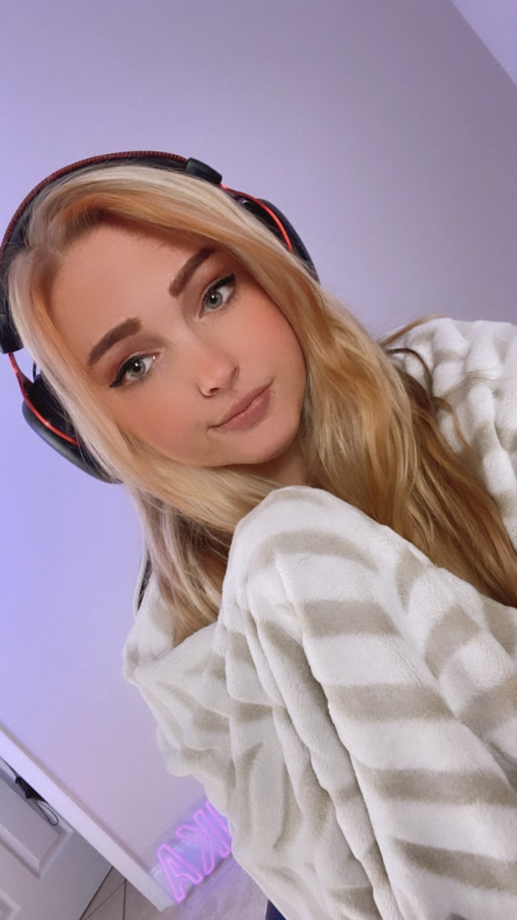 Picture of Michaela Lee