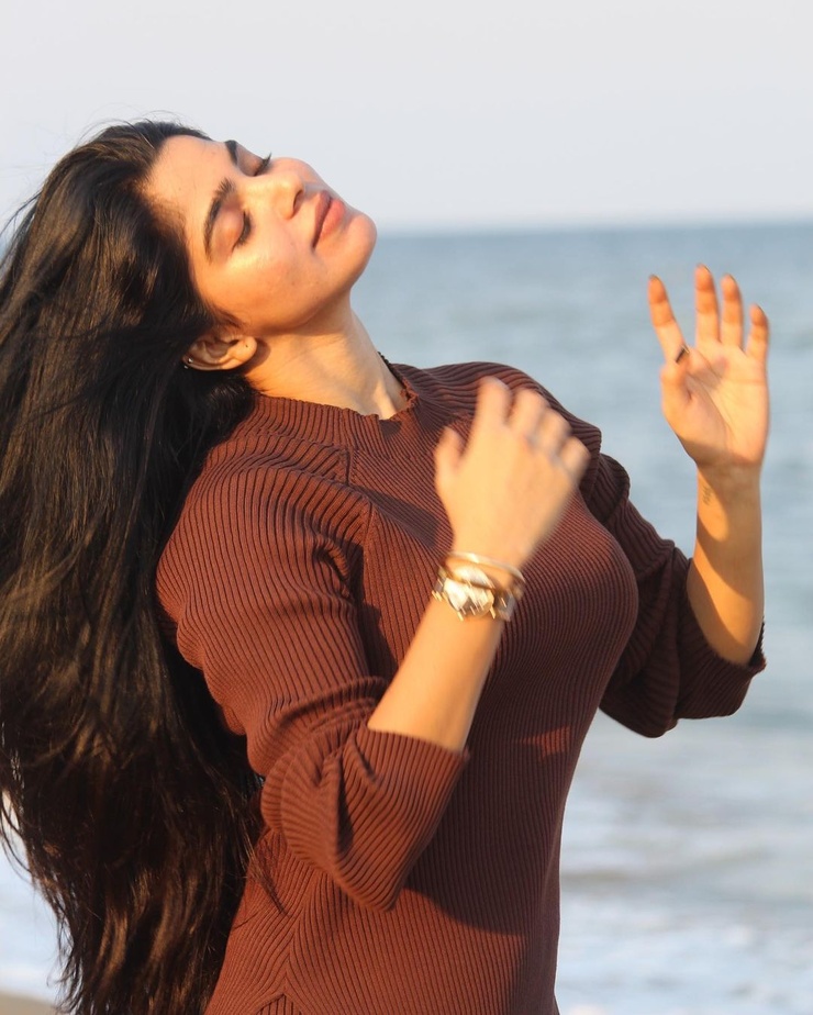 Picture of divya bharathi