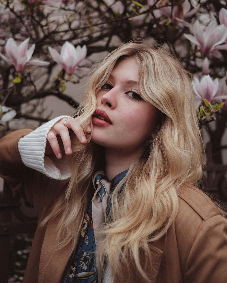 Picture of Luna (model)