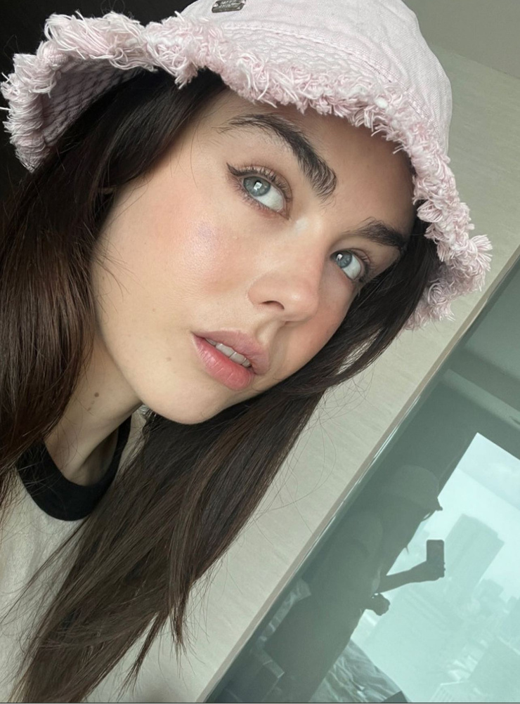 Danielle Sharp image