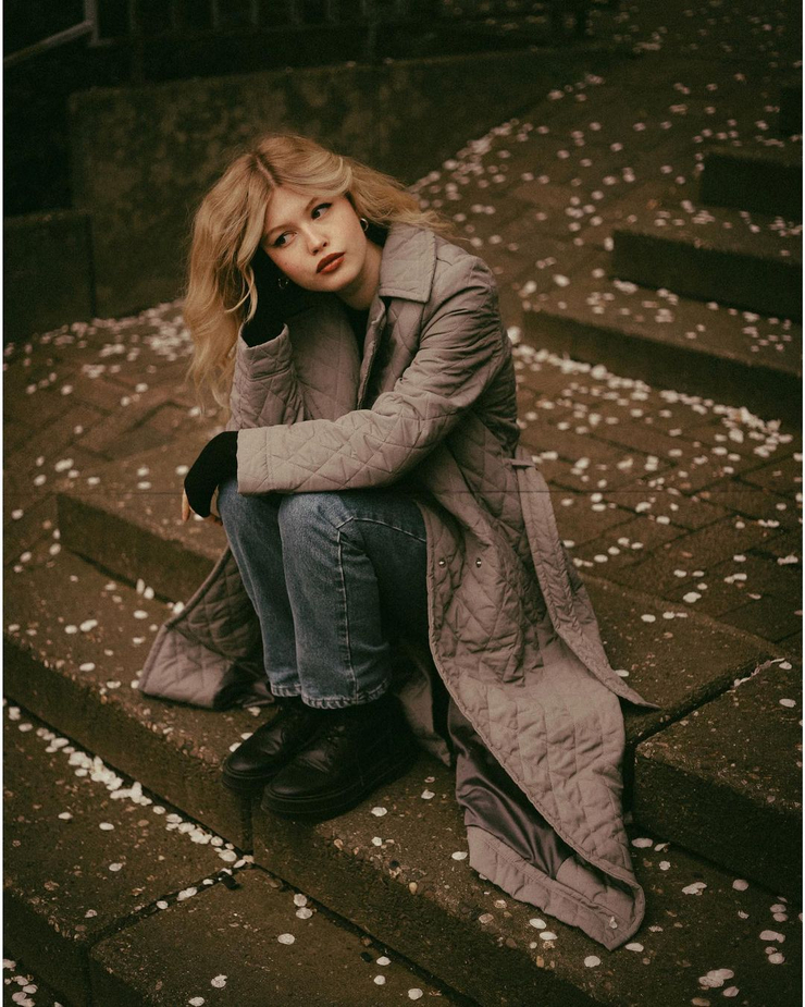 Picture of Luna (model)