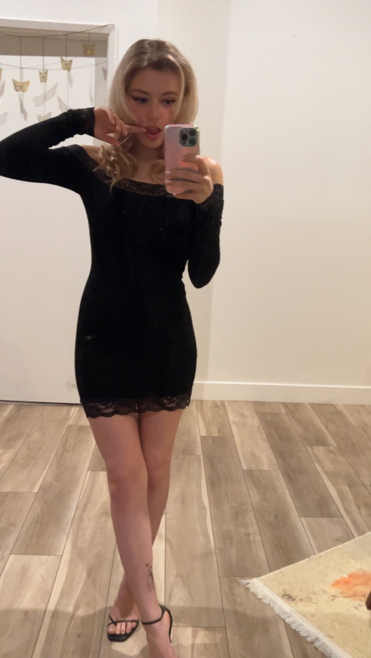 Picture of Grace Van Dien