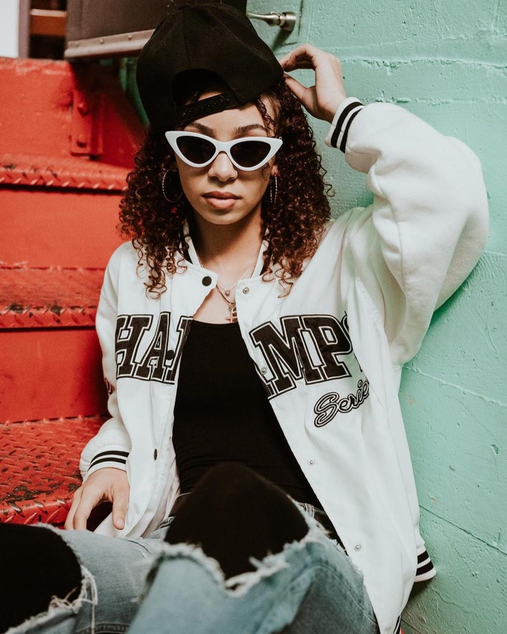 Myami Lawson picture