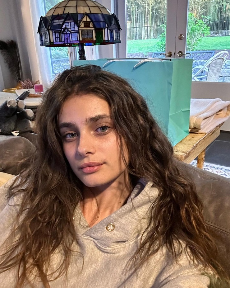 Picture of Taylor Marie Hill