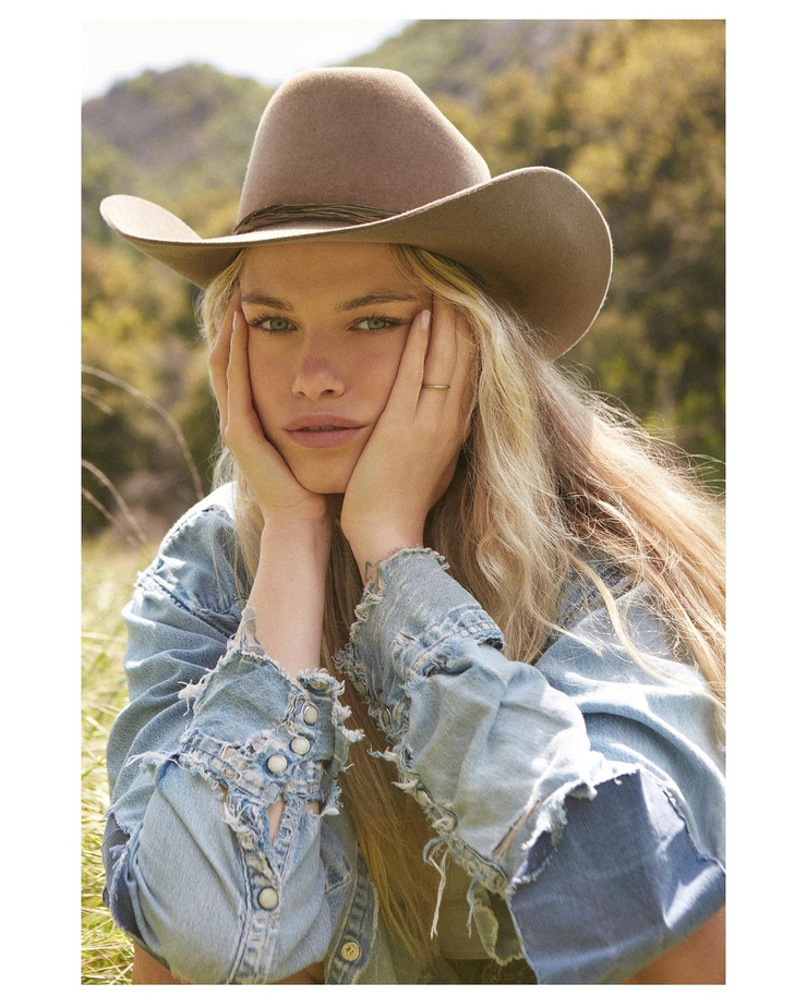 Hailey Clauson image