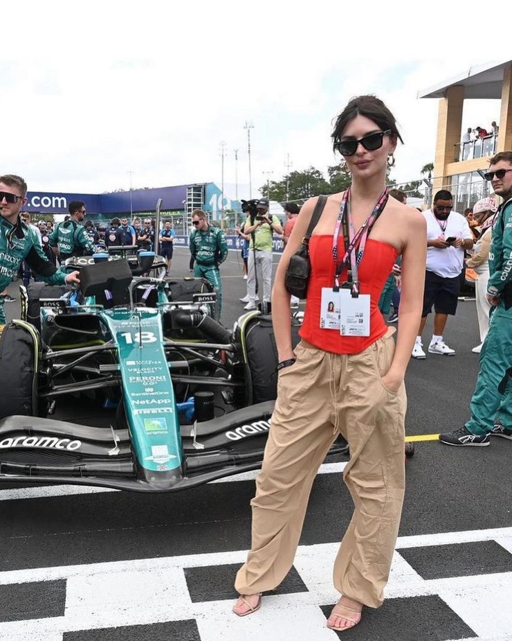 Picture of Emily Ratajkowski