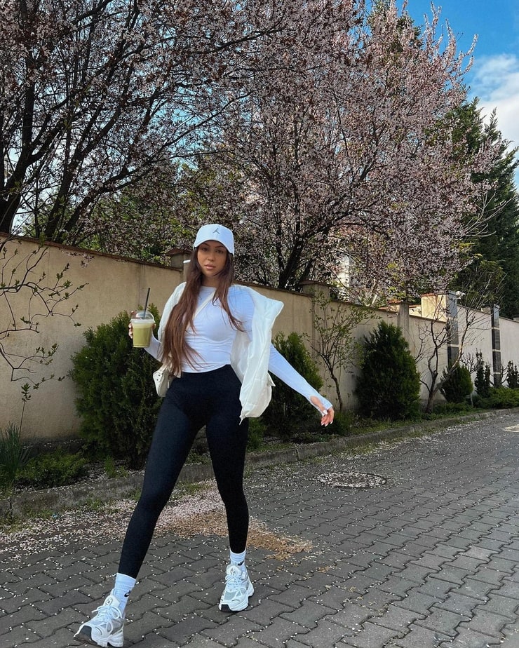 Picture of Nicoleta Bezer