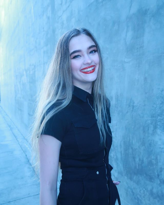 Image of Lizzy Greene