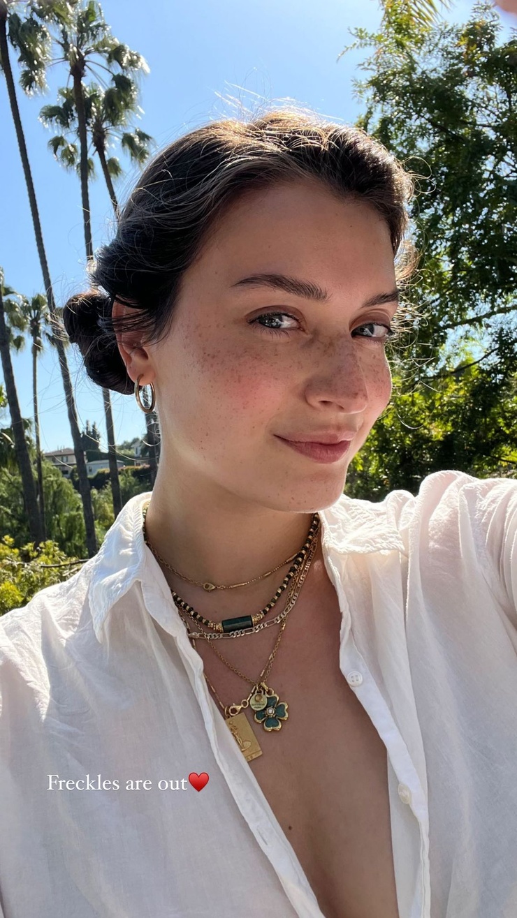 Jessica Clements image