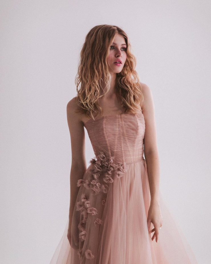 Picture of Luna (model)