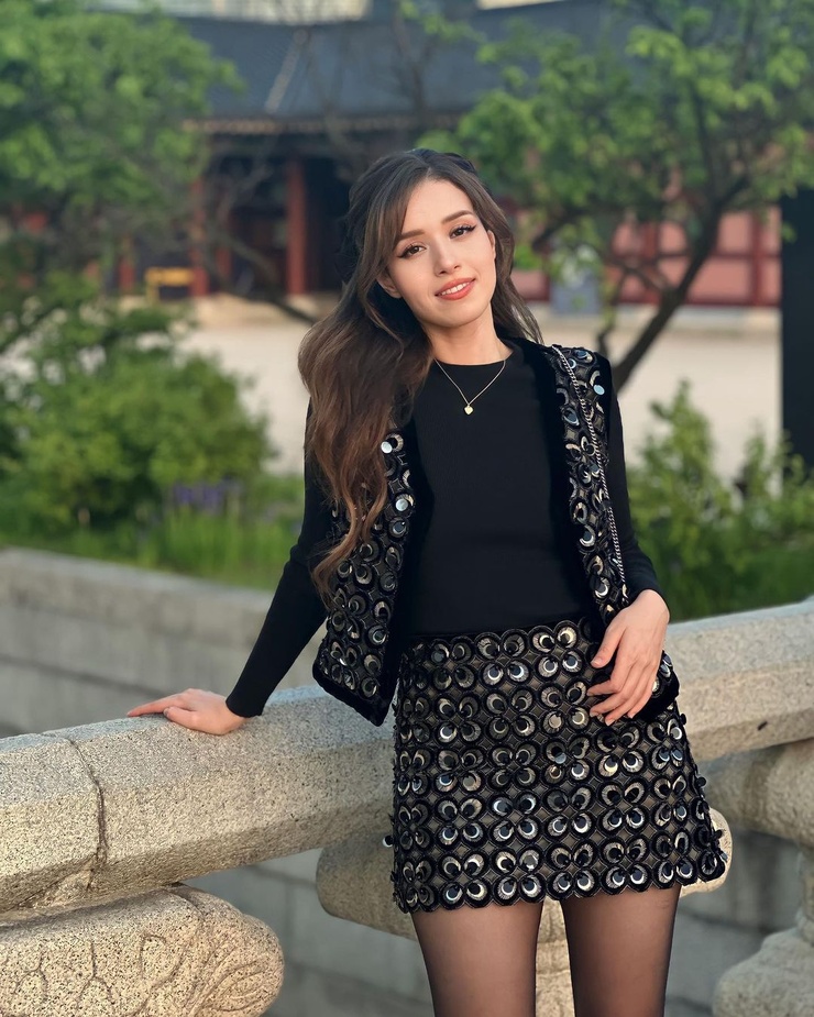 Pokimane picture