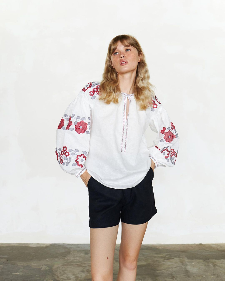 Picture of Luna (model)