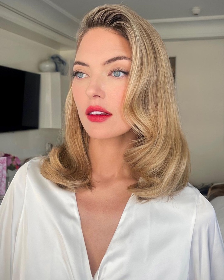 Martha Hunt picture