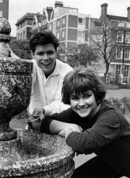 Cliff Richard, Lauri Peters