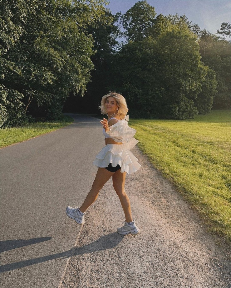 Laura Michelle image