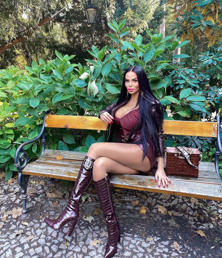 Adriane Linn picture