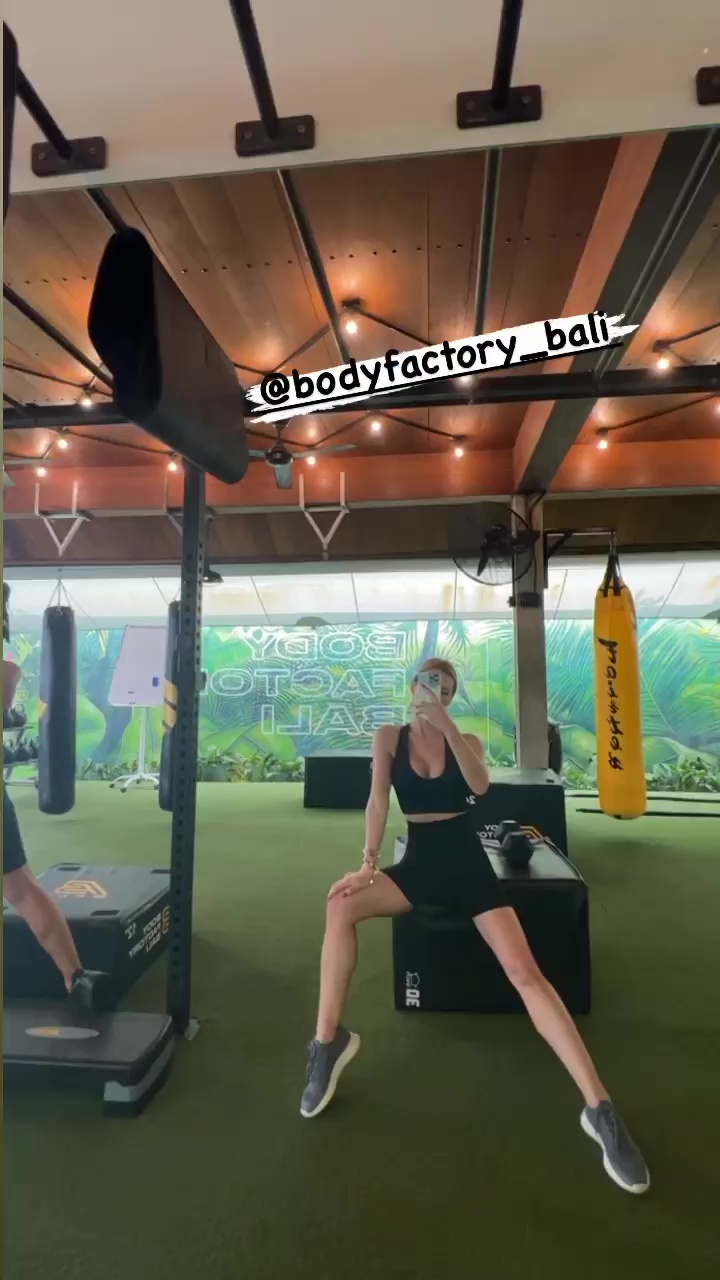 Olya Abramovich image