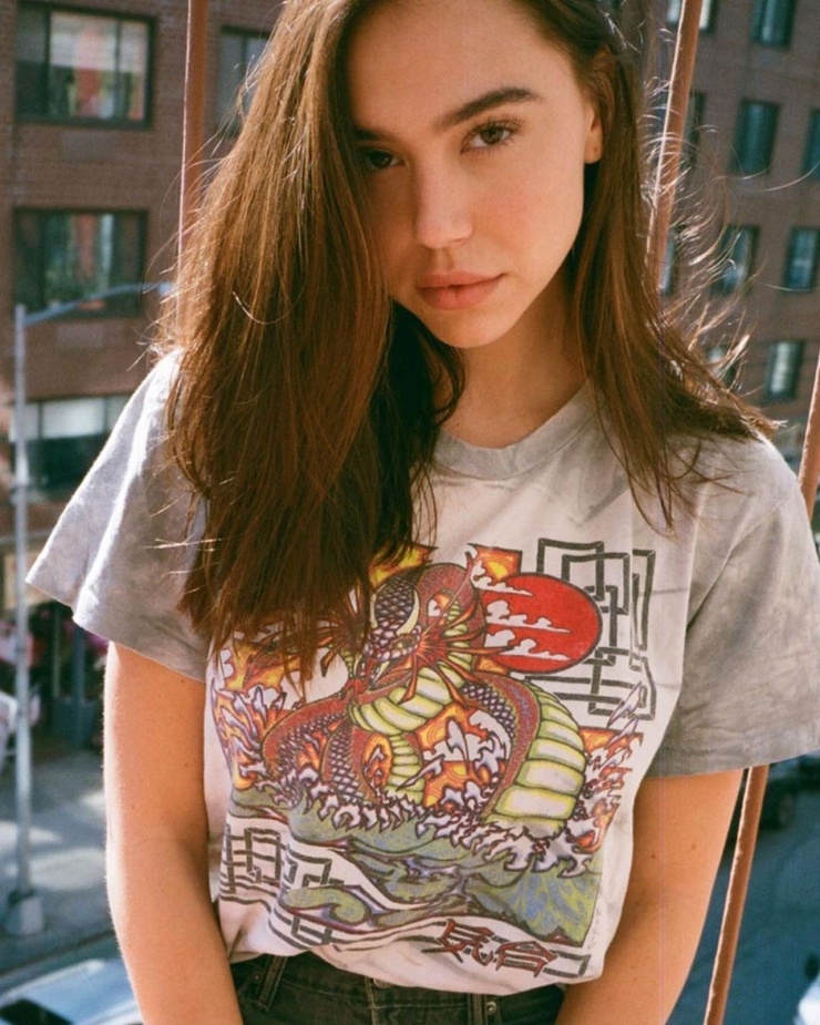 Picture of Alexis Ren