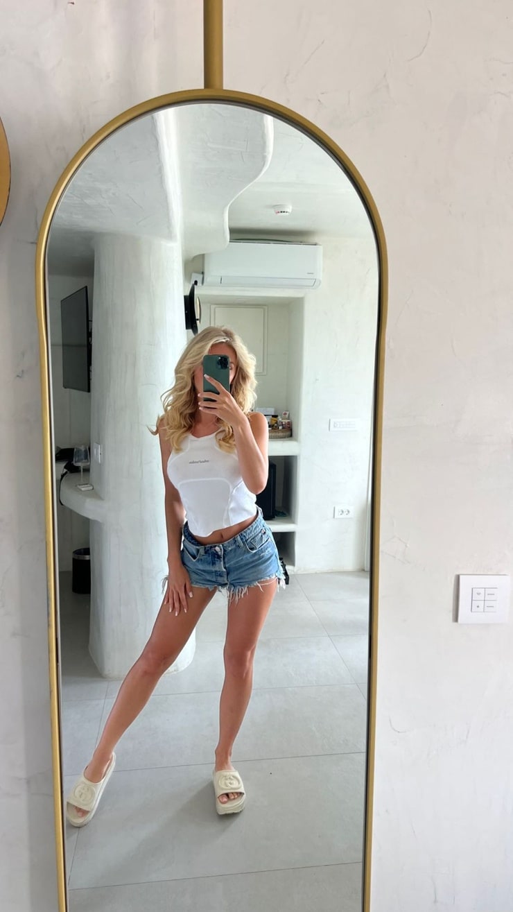 Picture of Alexa Breit