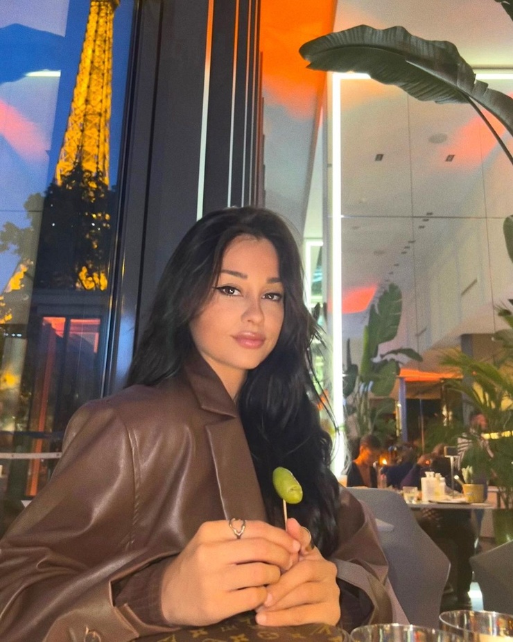 Yvette Monreal image