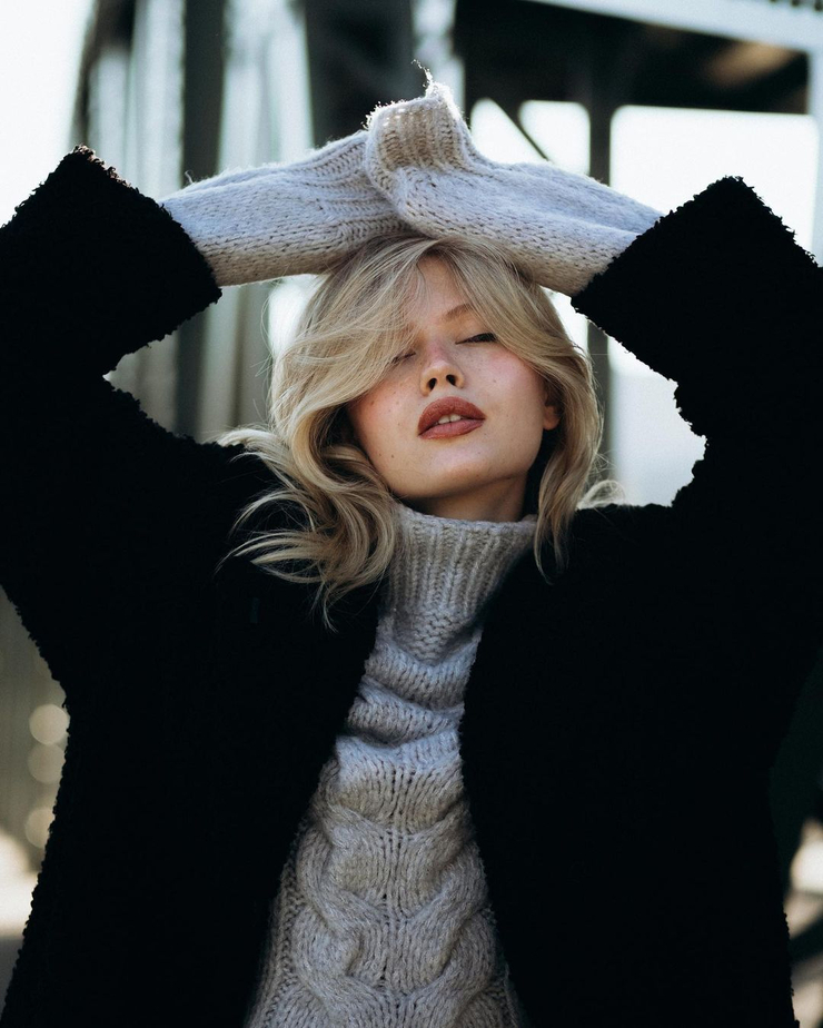 Picture of Luna (model)