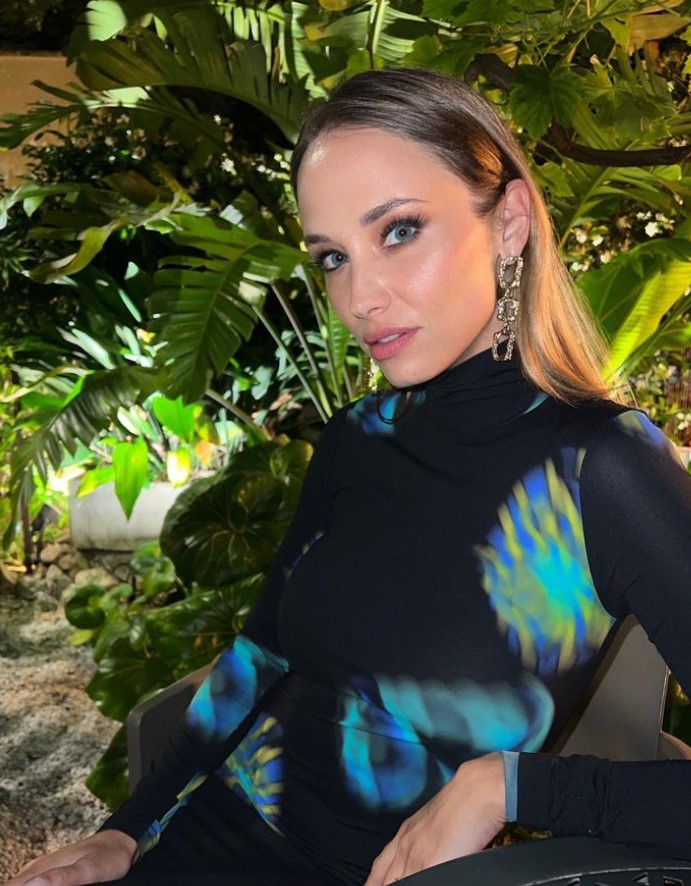 Picture of Agathe Teyssier (model)