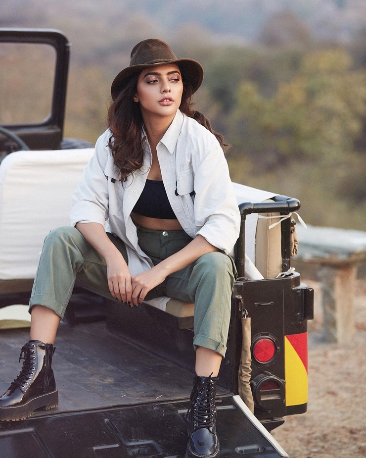 Ruhi Singh picture