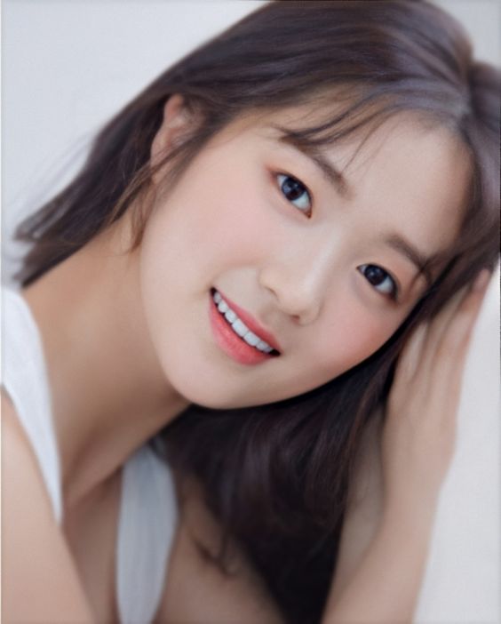 Picture of Kim Hye-Yoon